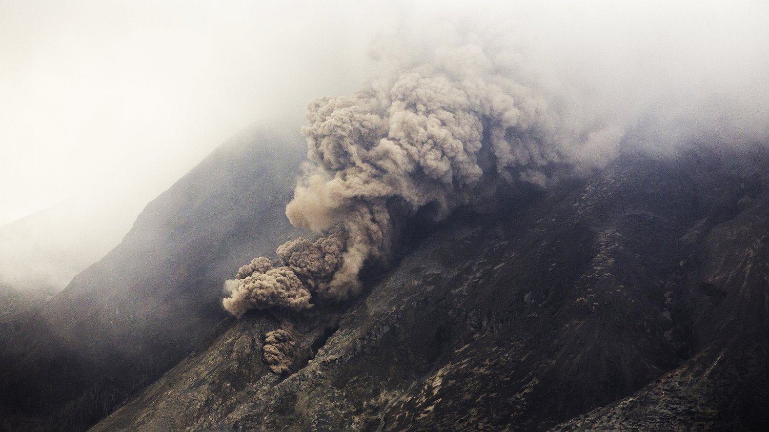 Volcanoes’ Deadly Pyroclastic Flows Surf on Air to Achieve Super Speed ...