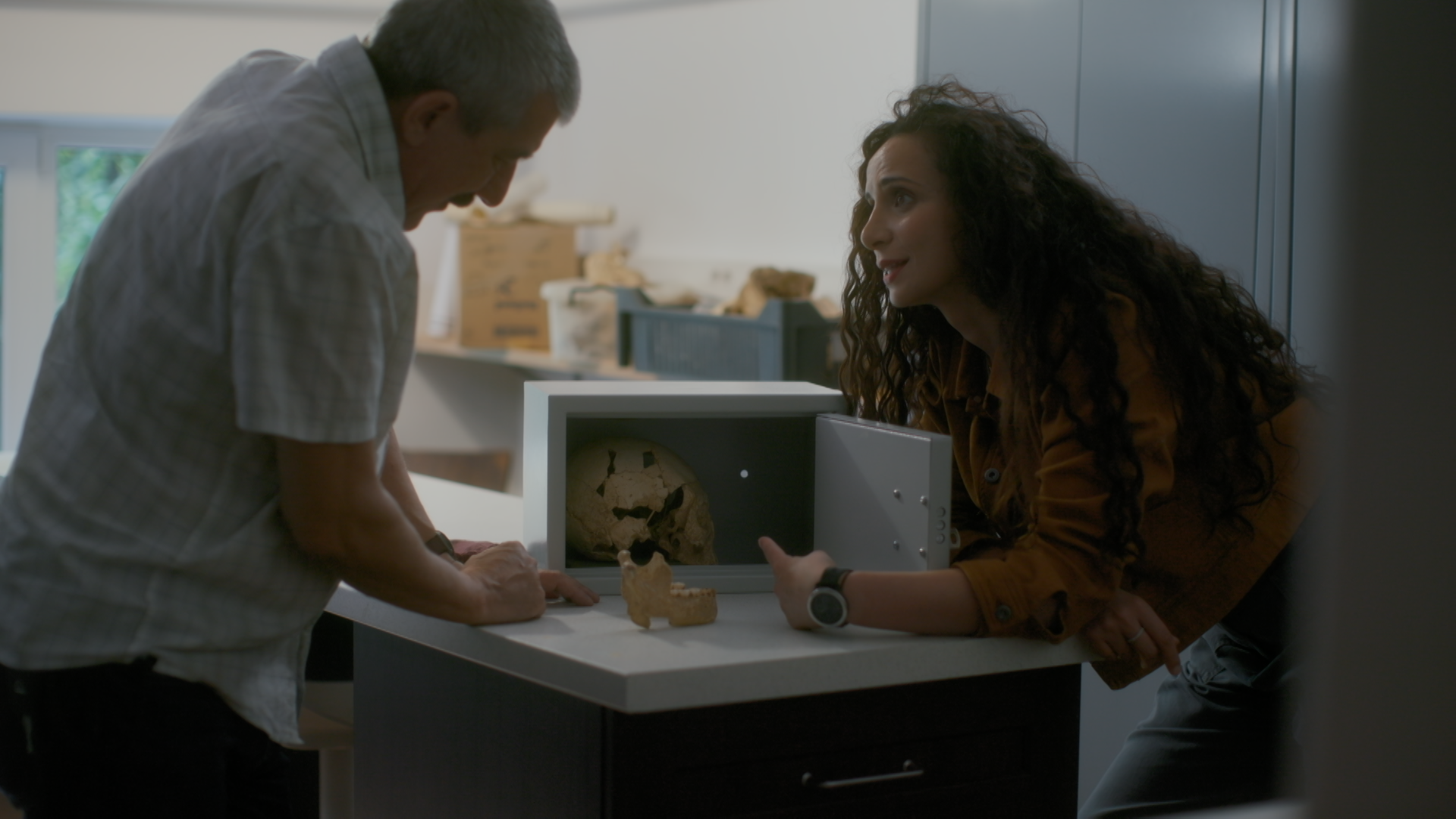 Did Homo sapiens and Neanderthals Interbreed? | NOVA | PBS