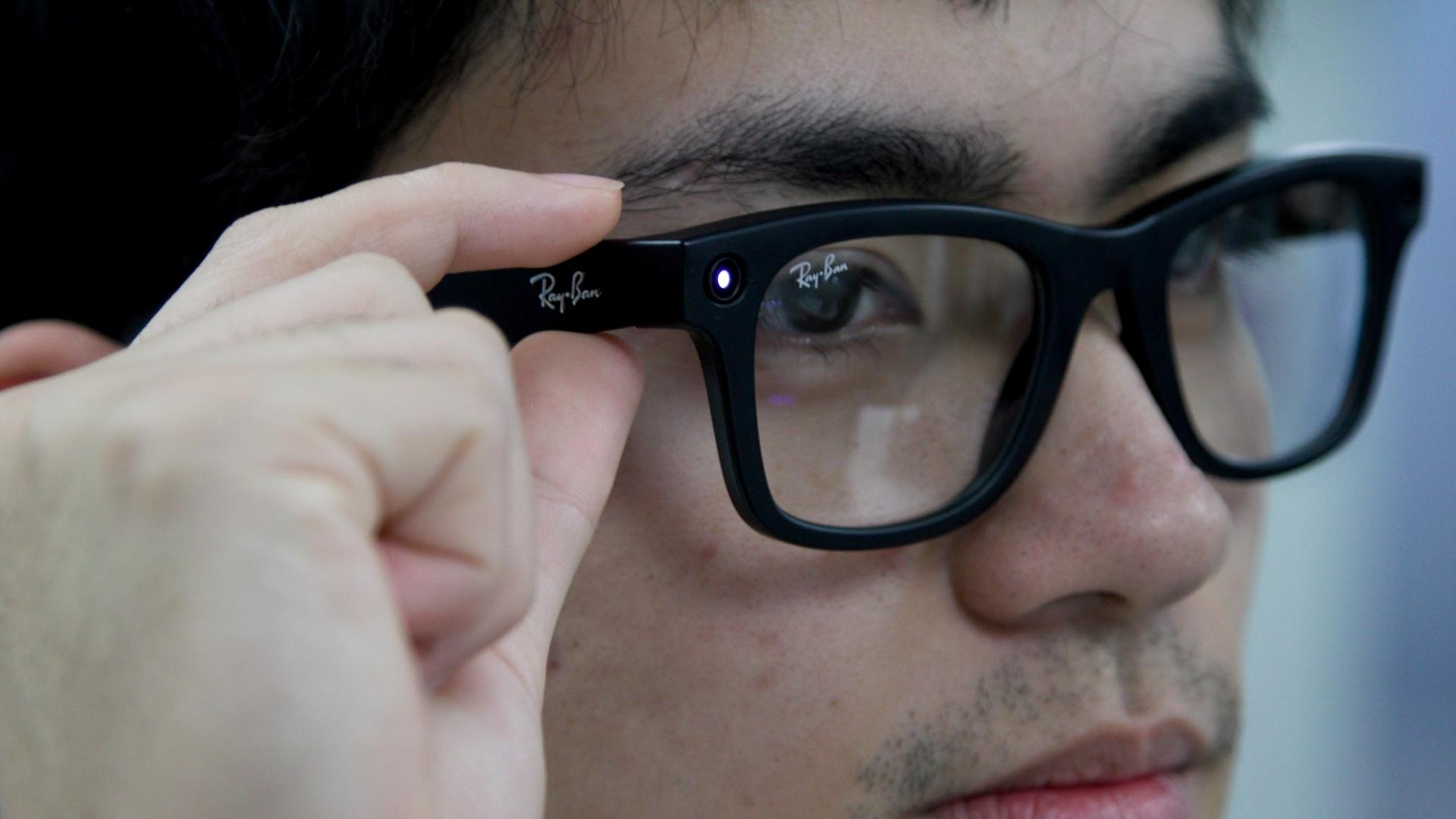 These Smart Glasses Know Who You Are, and Much More | NOVA | PBS