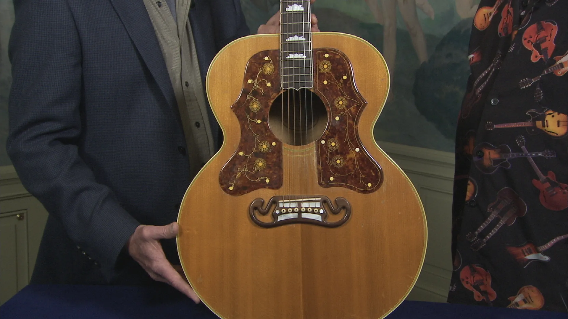 1922 Gibson Style O Guitar with Case | Antiques Roadshow | PBS