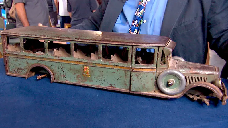 Civil War Model 1840 Medical Officer's Sword | Antiques Roadshow | PBS