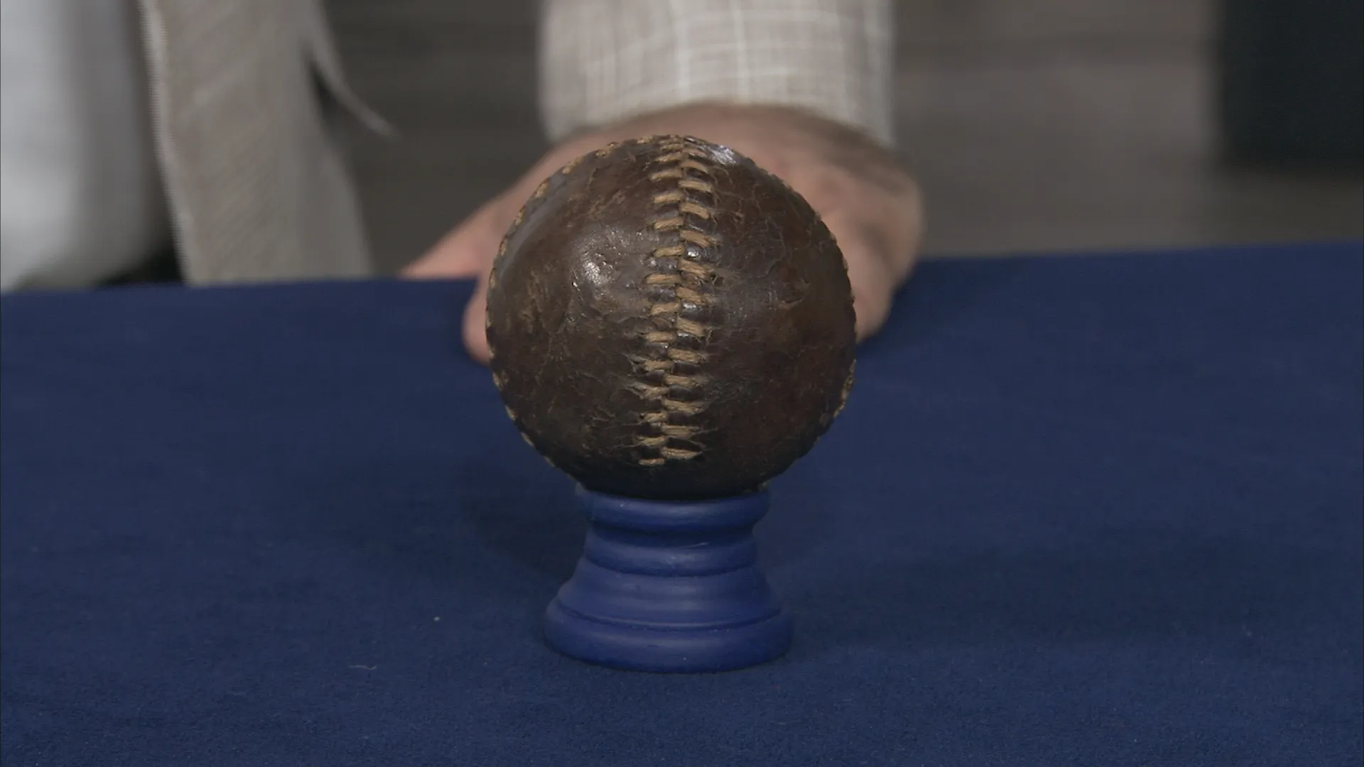 1934 All Americans Team-signed Baseball | Antiques Roadshow | PBS