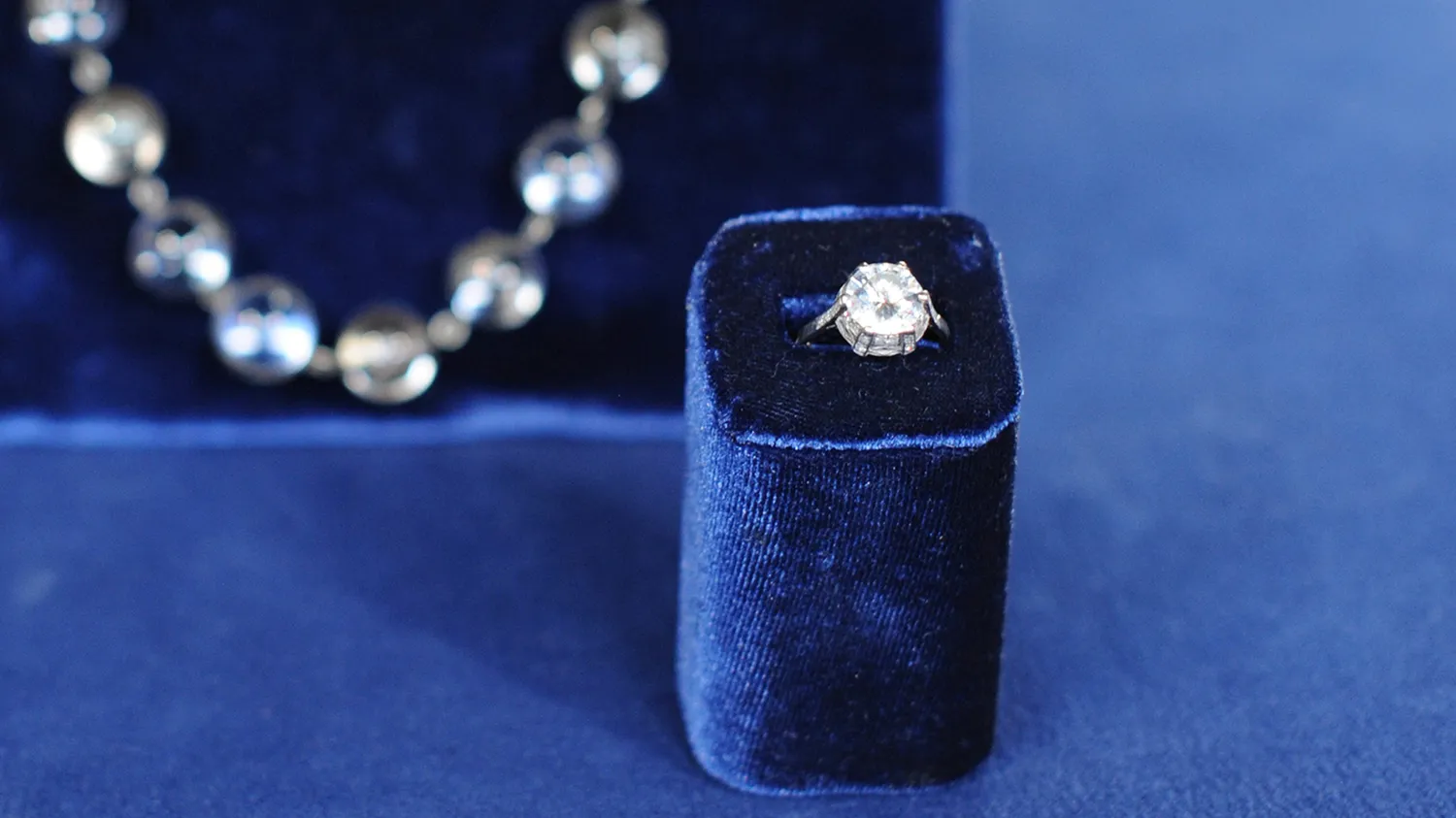18th-Century Diamond & Gold Badge | Antiques Roadshow | PBS