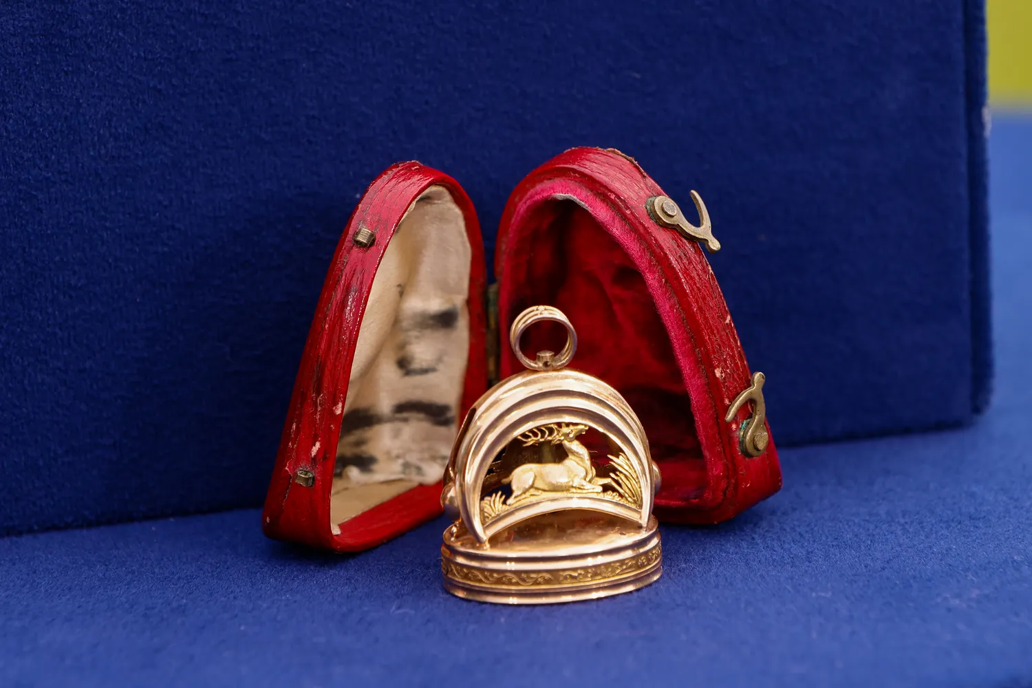 European Musical Watch Fobs, ca. 1820 | Antiques Roadshow | PBS
