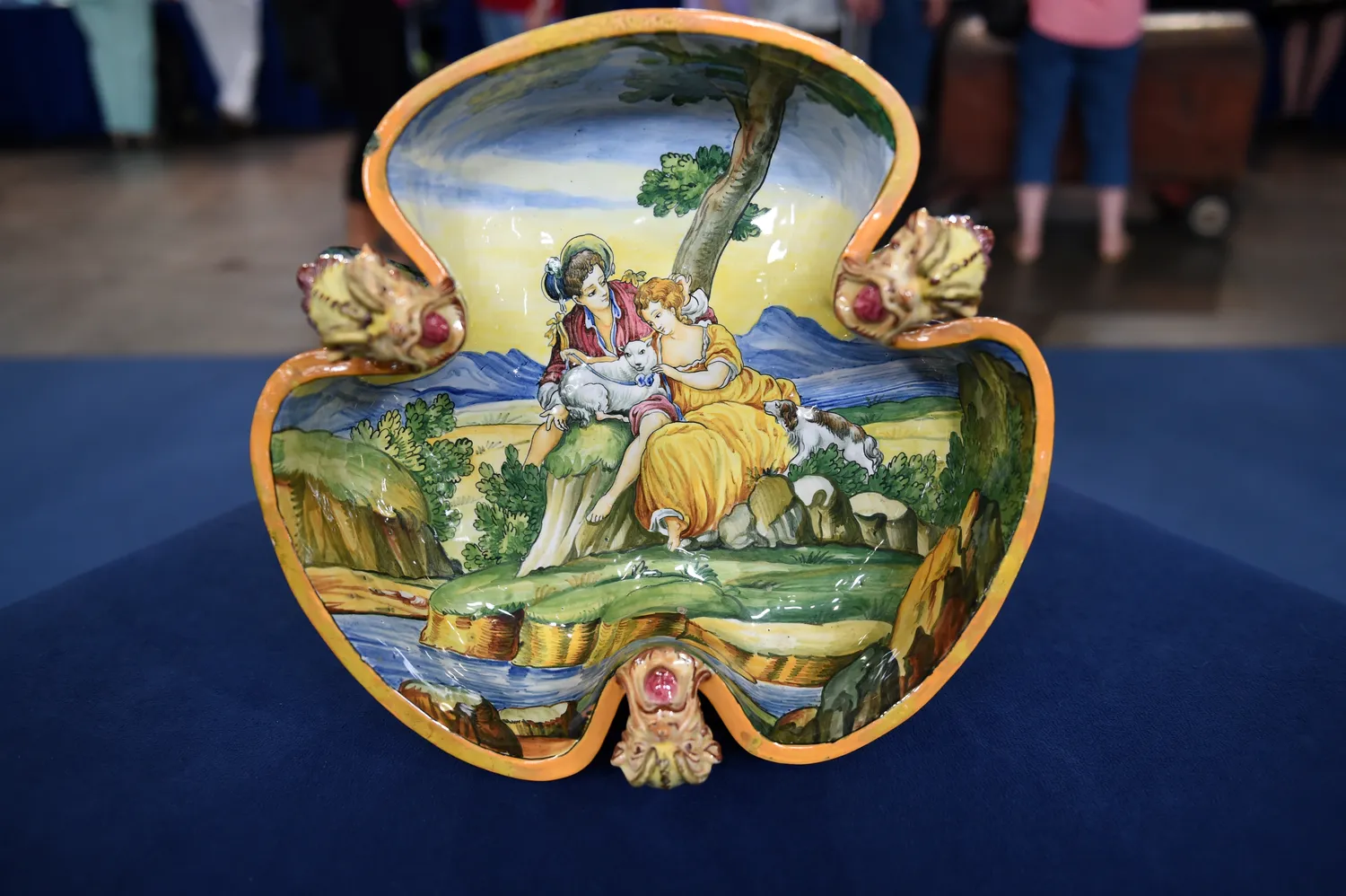 Fantechi Maiolica Trefoil Bowl, ca. 1930 | Antiques Roadshow | PBS