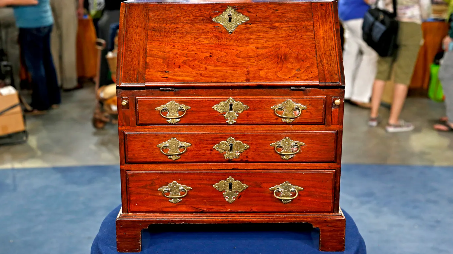 Miniature Queen Anne Desk, ca. 1750 | Antiques Roadshow | PBS