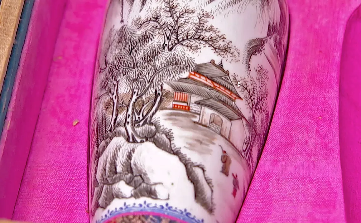 Republican Period Porcelain Vases, ca. 1930 | Antiques Roadshow | PBS