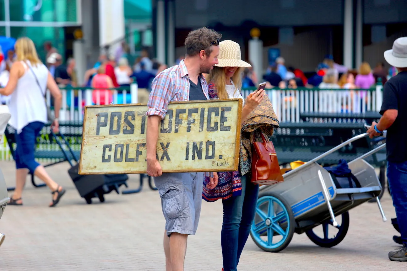 Slideshow: Behind the Scenes of ROADSHOW's Season 23 Production Tour ...