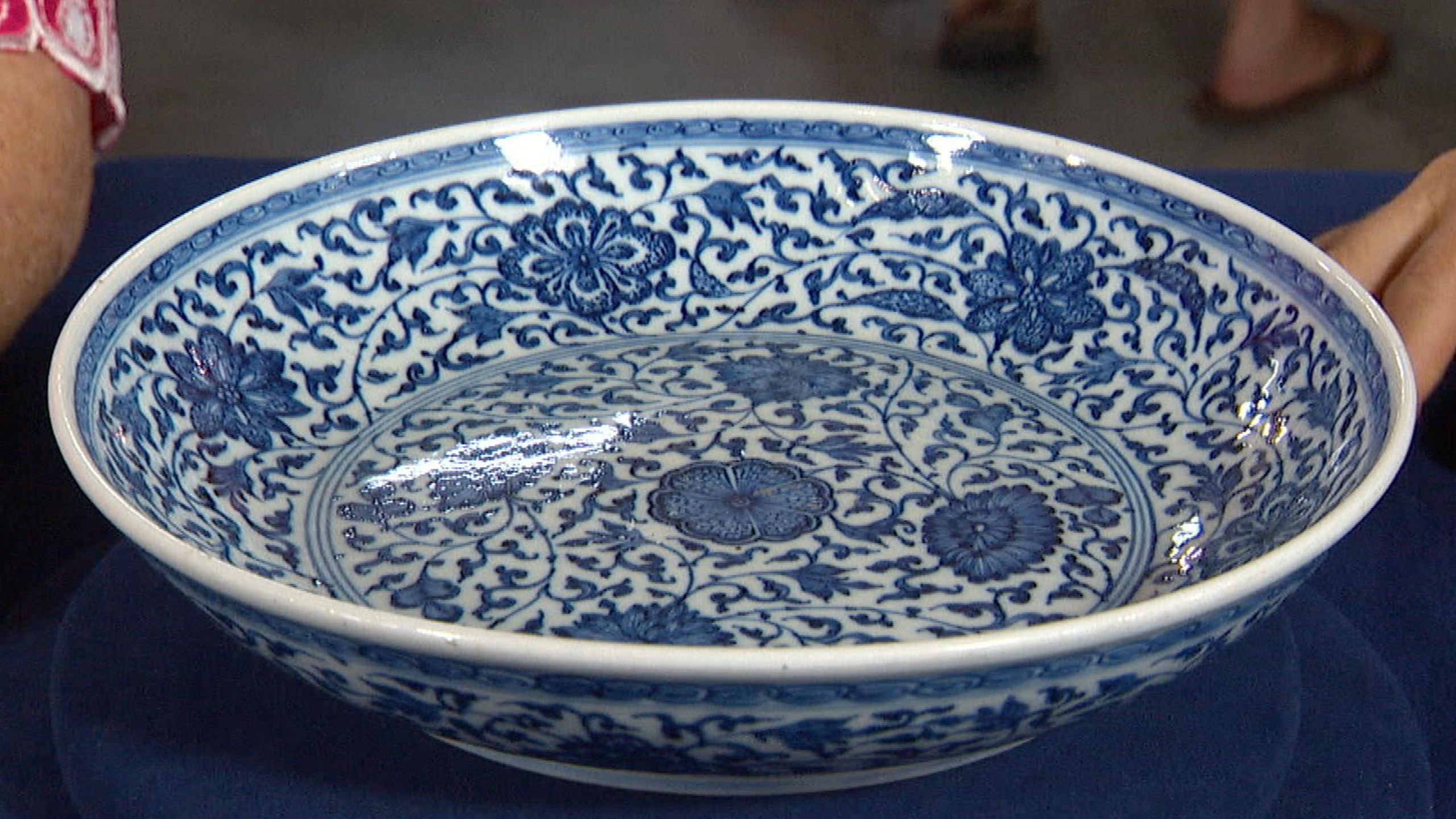 18th-Century Chinese Ming-style Dish | Antiques Roadshow | PBS