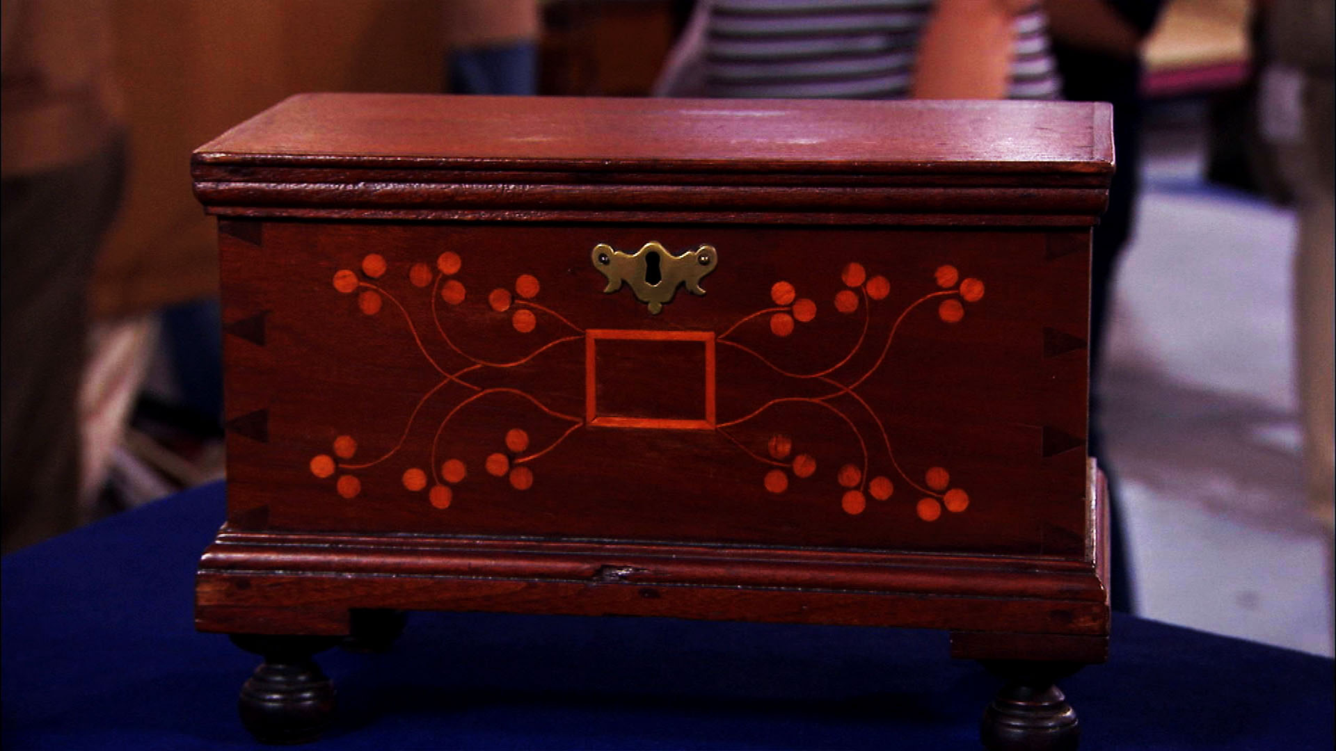18th-Century Pennsylvania Walnut Valuables Box | Antiques Roadshow | PBS
