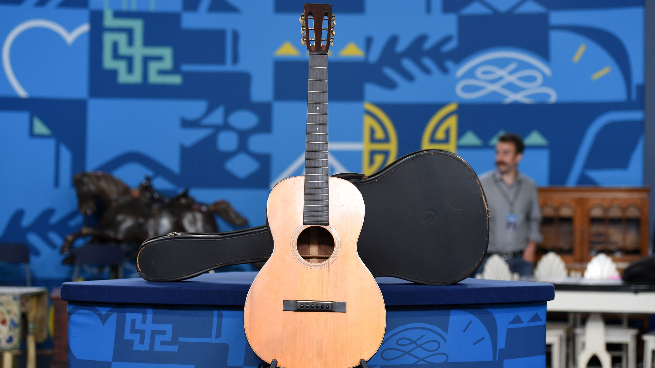 1928 C.F. Martin Style O-18H Guitar with Case | Antiques Roadshow | PBS