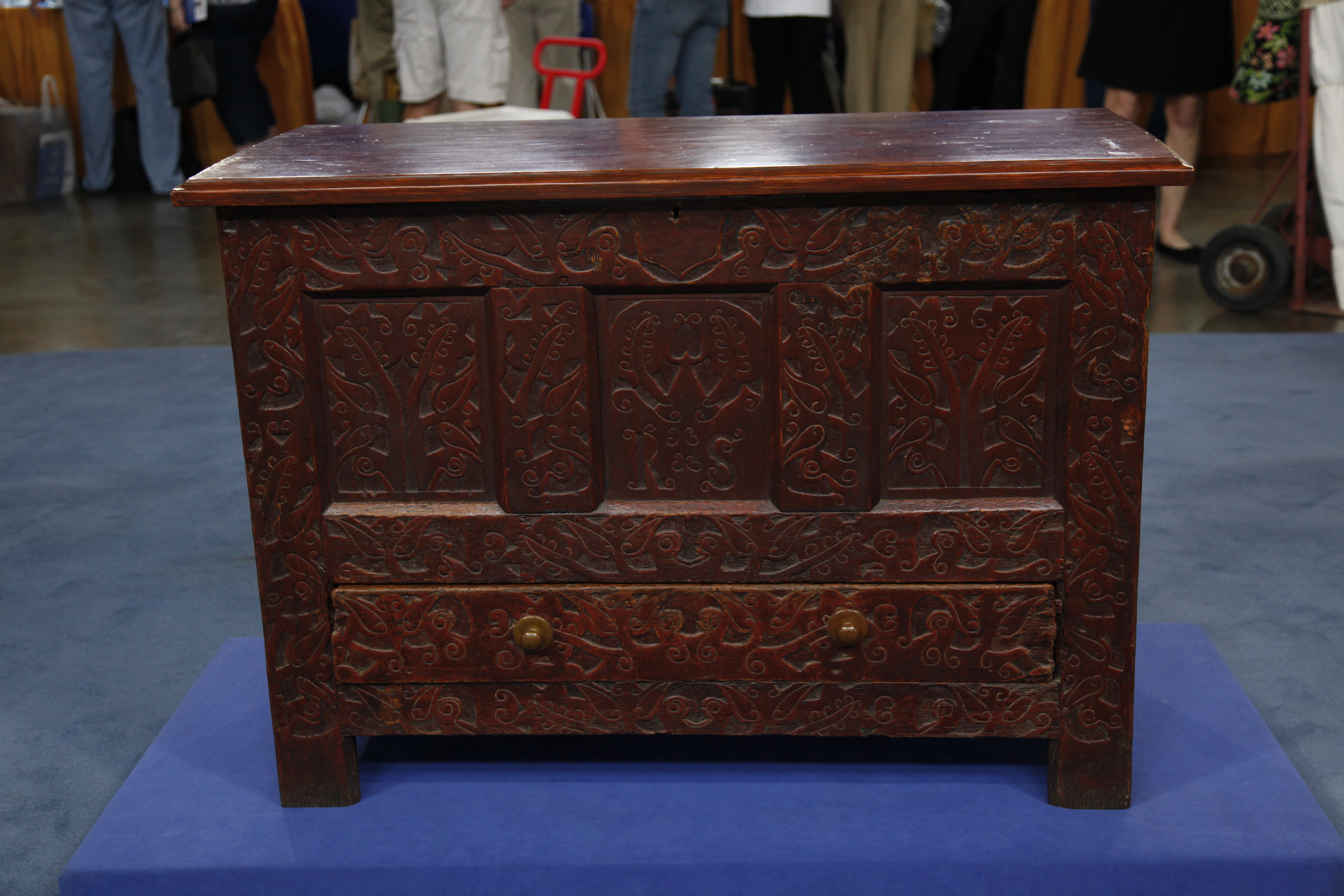 Carved Hadley Chest, ca. 1710 | Antiques Roadshow | PBS