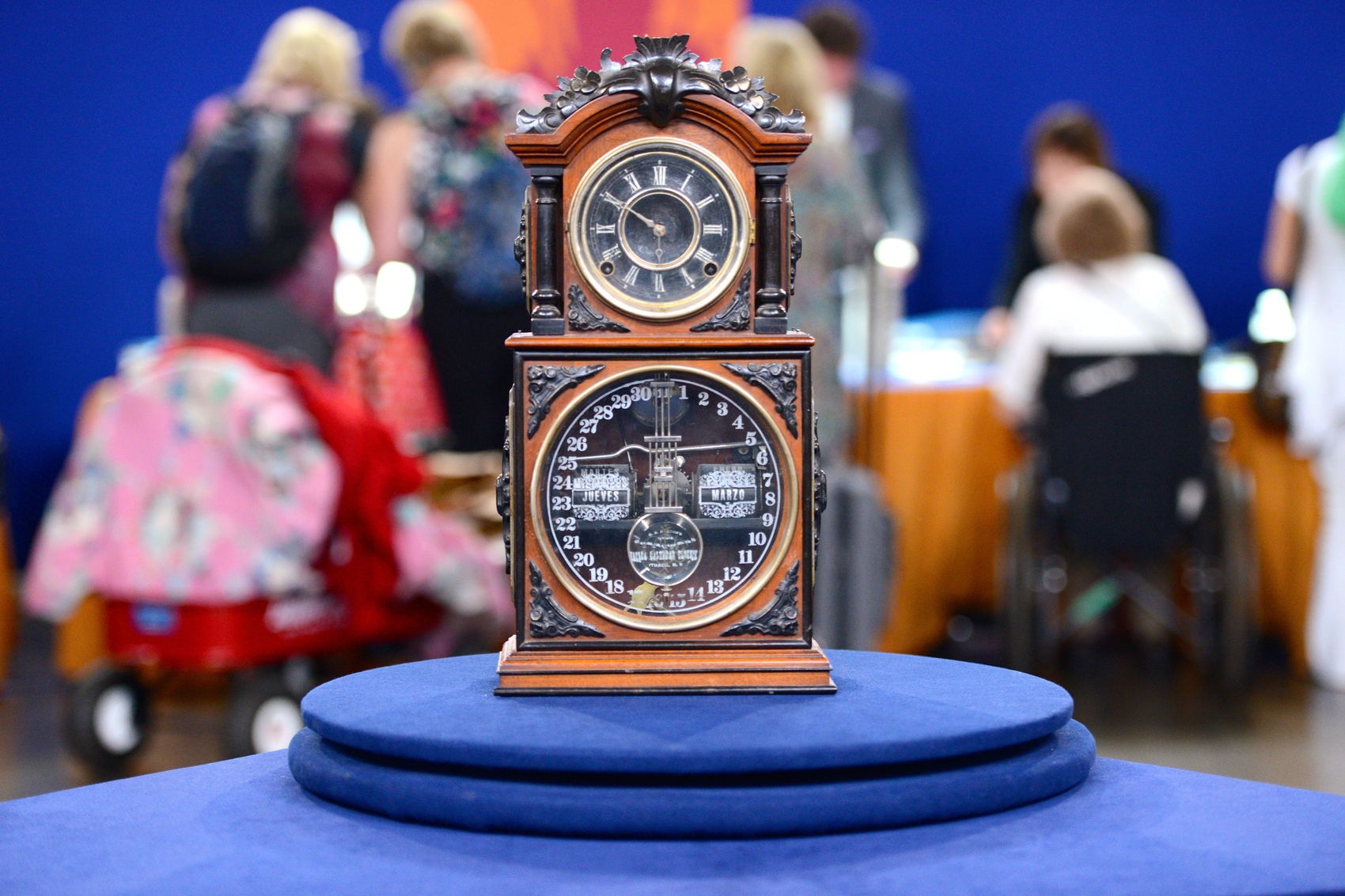 Ithaca Calendar Shelf Clock, ca. 1880 | Antiques Roadshow | PBS