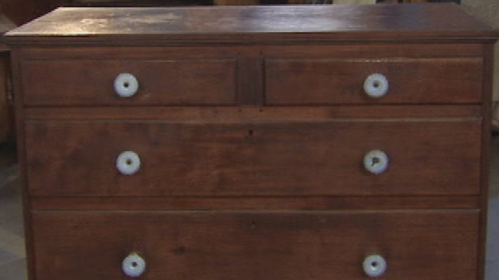 North Carolina Chest, ca. 1800 | Antiques Roadshow | PBS