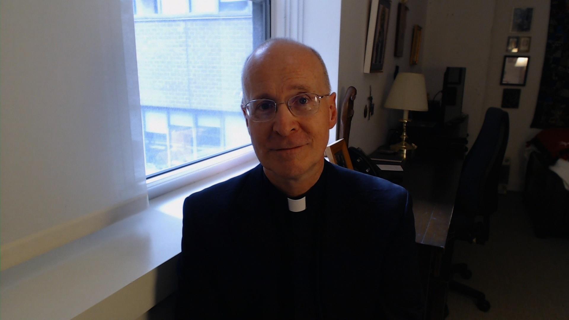 Priest Reacts to Pope Francis' Stance on Same Sex Unions | Video ...