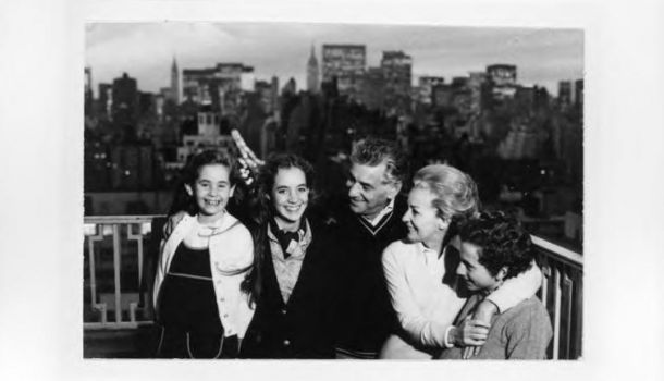 The children of the "maestro" answer our questions about Leonard ...