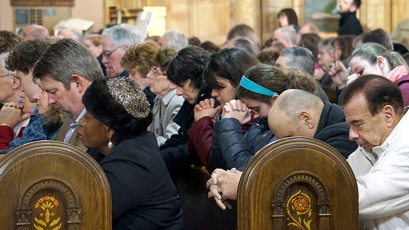 Church Mass Mobs | April 17, 2015 | Religion & Ethics NewsWeekly | PBS