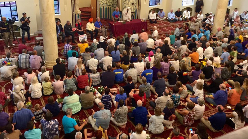 Hundreds of Anti-Islam Protesters Demonstrate Outside Phoenix Mosque ...